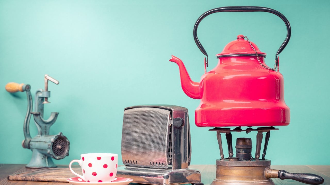 24 Retro Kitchen Gadgets Surprisingly Worth Big Money - From Frugal to Free